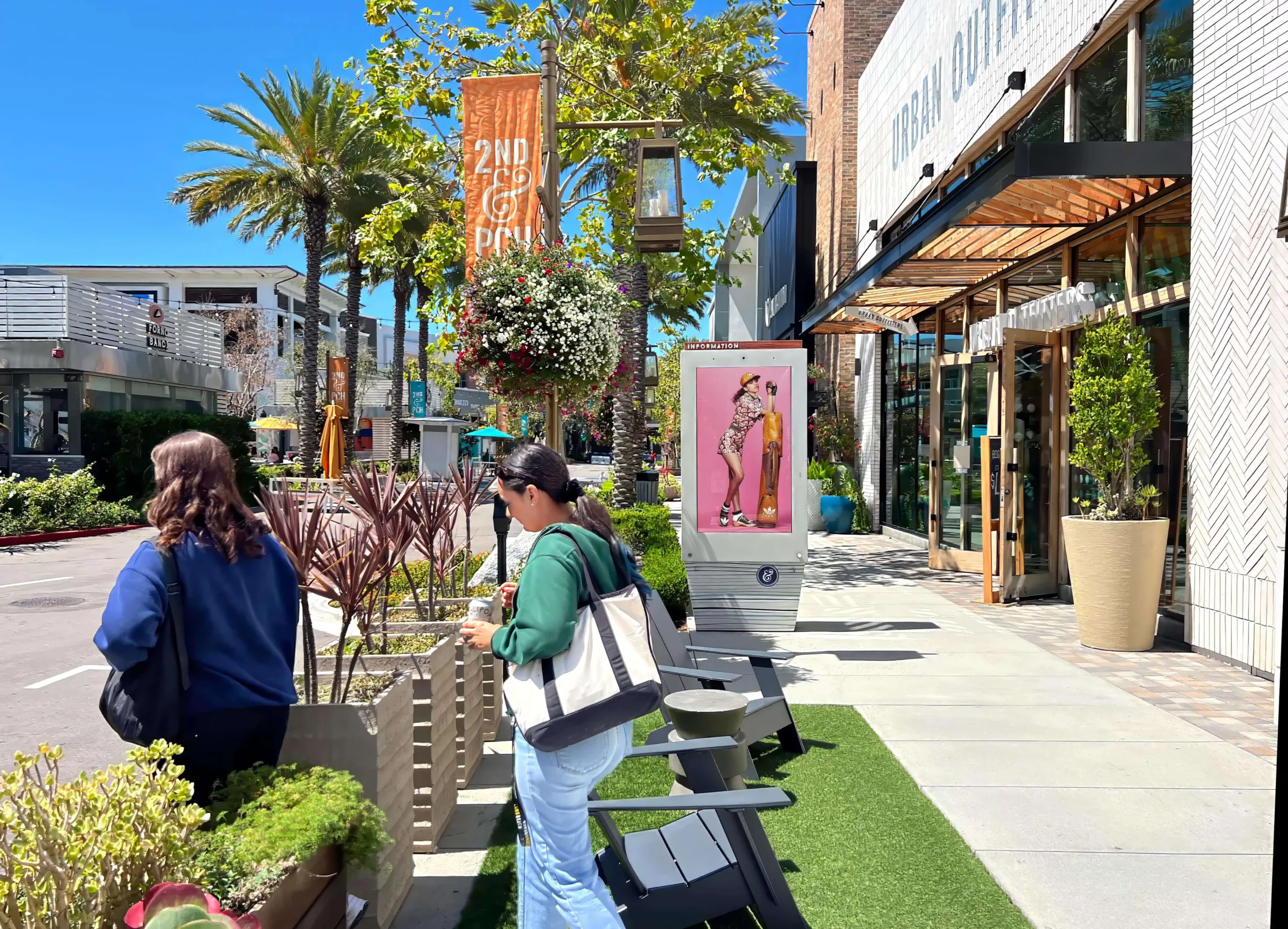 Universal Media | Pioneers of Retail Out-of-Home